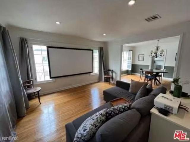 53845956 231 N Swall Dr