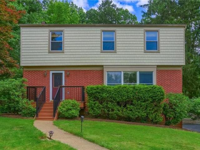 5389 Peach Dr, Gibsonia, PA 15044