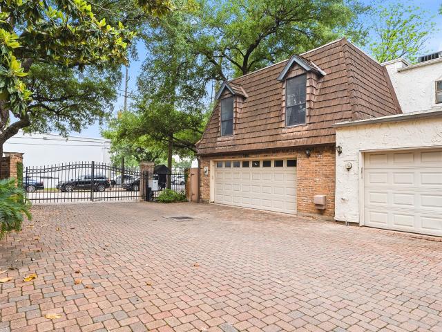 5382 Brownway Street D39