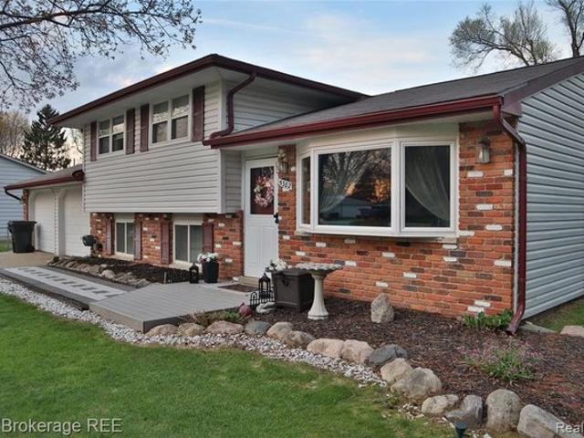 5382 Heath Ave, Independence, MI 48346