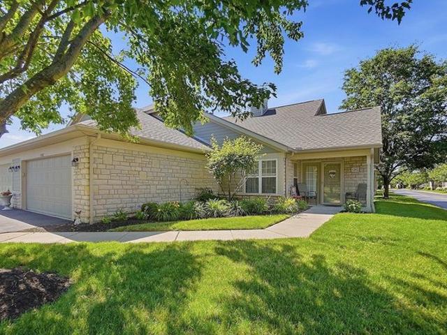 5382 Knotting Woods Dr, Westerville, OH 43081