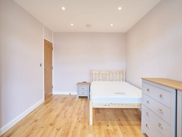 538 Fellows Court – Room 5