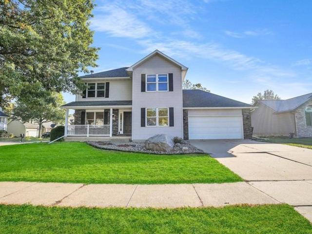 538 Fireside Dr, Cedar Falls, IA 50613