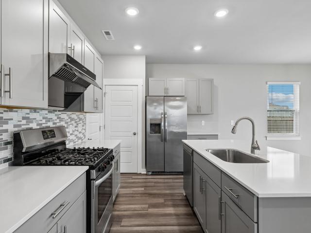538 Torrey Pines Ln