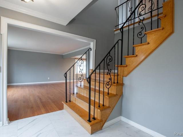 5394 Pond Bluff Drive