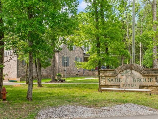 5398 Woods Edge Dr, Lebanon, TN 37090