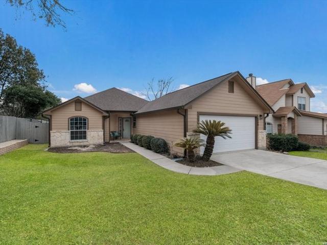 5390 Chestnut View Dr, San Antonio, TX 78247