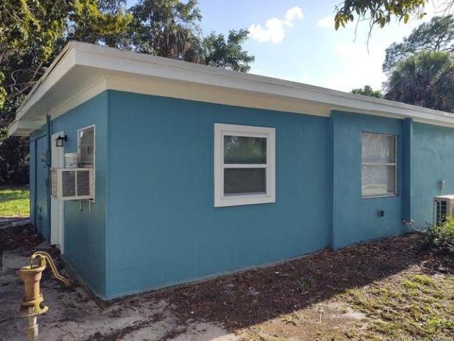 5392 B SE 48th Ave #B unit has a window AC, Stuart, FL 34997