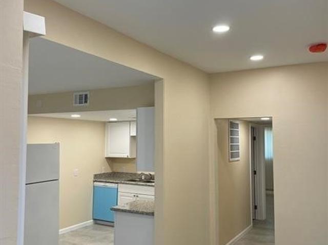 539 E Saint Louis Avenue 201
