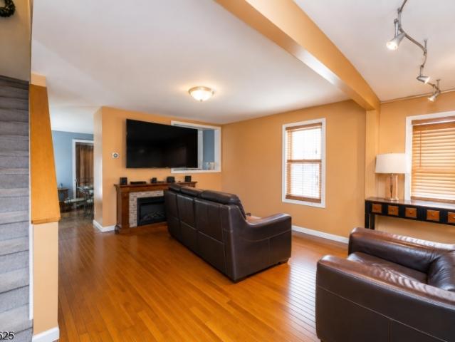 539 Joyce St