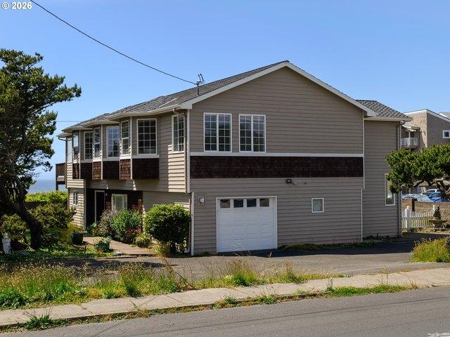539 SW Park St, Newport, OR 97365