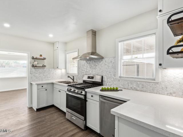 539 W 1ST Street