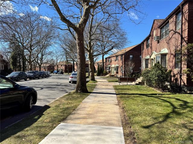 57 41 TH Crescent Lower