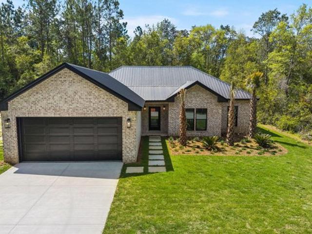 57 Village Ct, Freeport, FL 32439