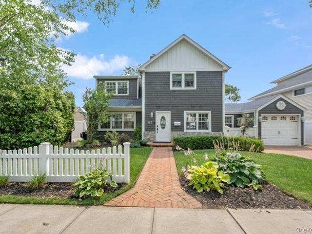 57 Beach Rd, Massapequa, NY 11758