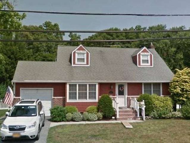 57 Birchbrook Dr, Smithtown, NY 11787