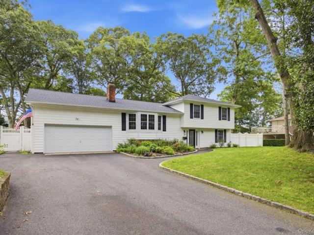 57 Brooksite Dr, Smithtown, NY 11787