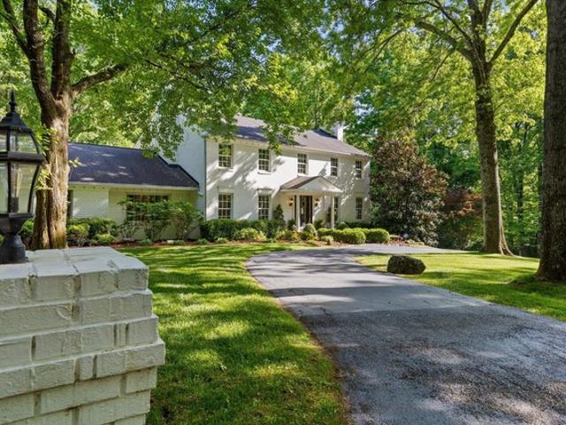 57 Carriage Hill Rd, Signal Mountain, TN 37377