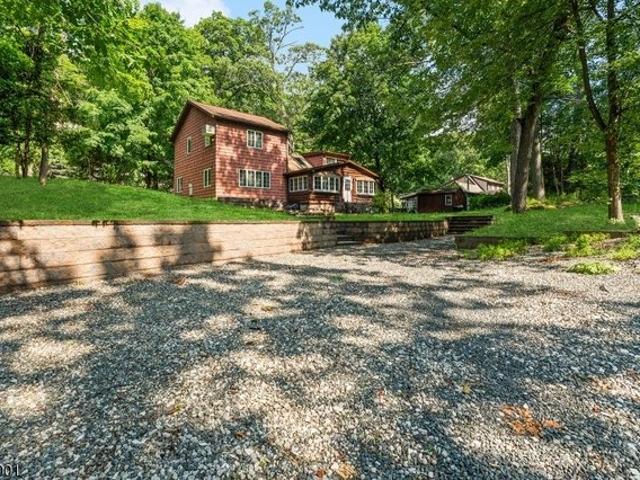 57 Dogwood Ln, West Milford, NJ 07421