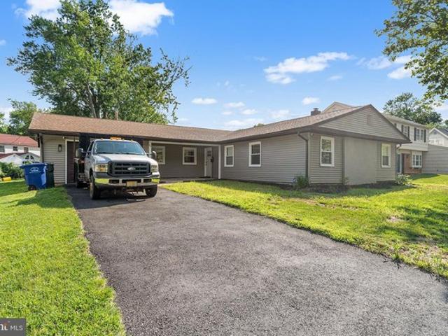 57 Eastbrook Ln, Willingboro, NJ 08046