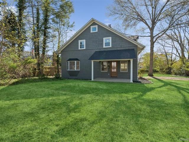 57 Juniper Ave, Smithtown, NY 11787