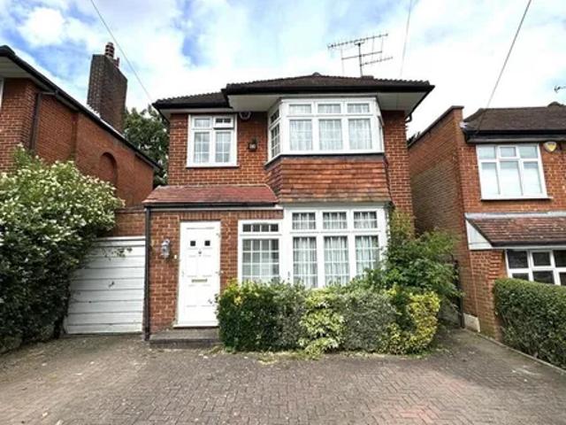 57 Lawrence Gardens, London, NW7 4JU, United Kingdom | 3 bed house for rent #127640561 | Rentberry