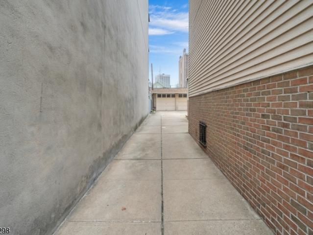 57 Madison St