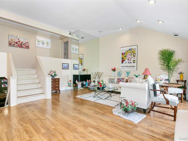 57 Merry Lane
