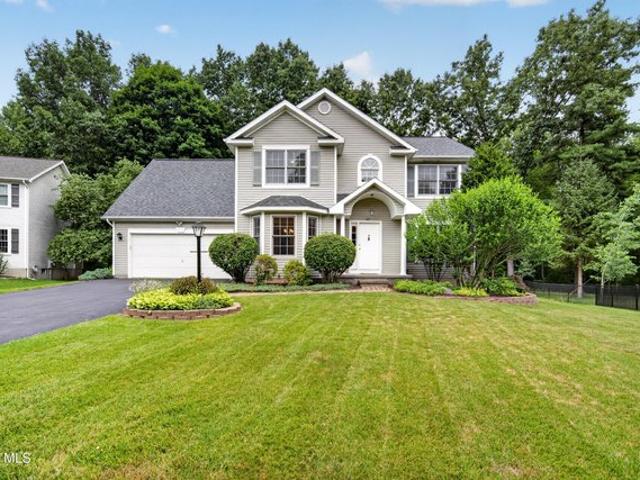 57 Michelle Dr, Clifton Park, NY 12065