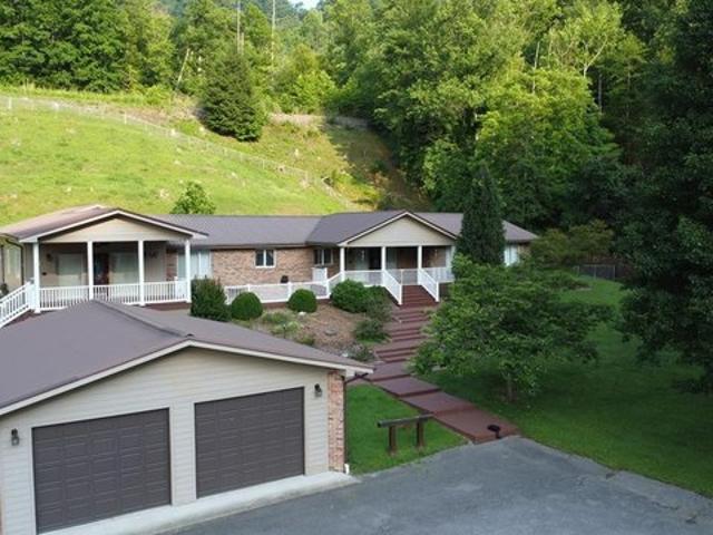 57 Montrose Dr, Raccoon, KY 41557