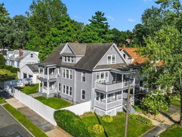 57 Narragansett St, Springfield, MA 01107