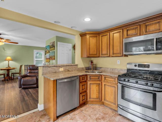 57 Nautilus Drive W