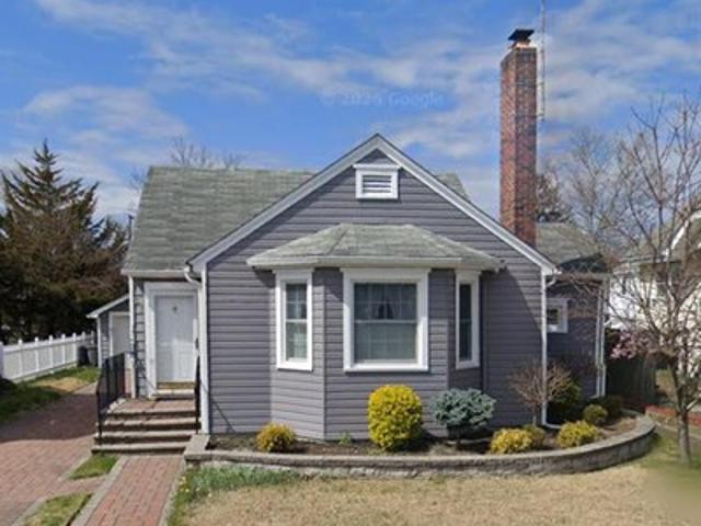 57 Oak St, Pennsville, NJ 08070