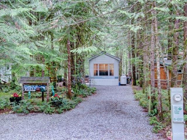 57 Riverside Dr, Deming, WA 98244