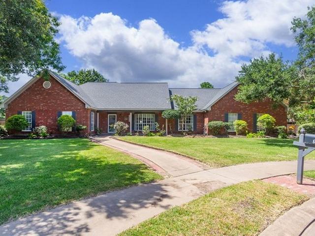 57 Silver Lace Ct, Lake Jackson, TX 77566