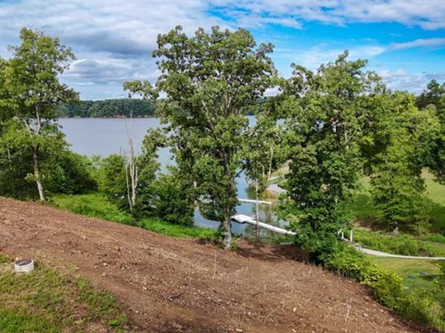 57 Stone Harbor Dr, Dandridge, TN 37725