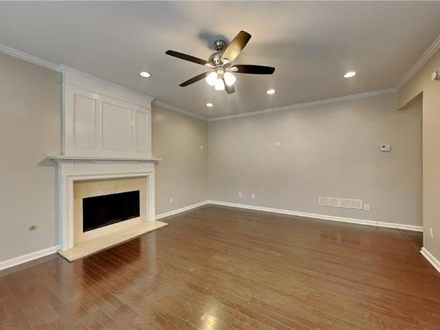5404 Oxford Chase Way