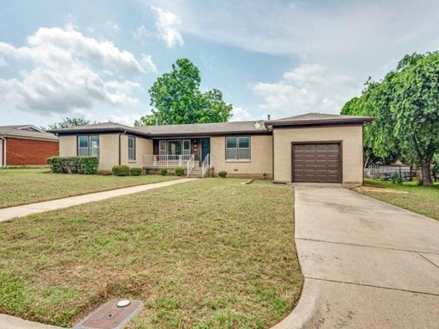 5404 Fossil Dr, Haltom City, TX 76117