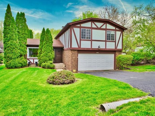 5405 Burwood Rd, Oakwood Hills, IL 60013