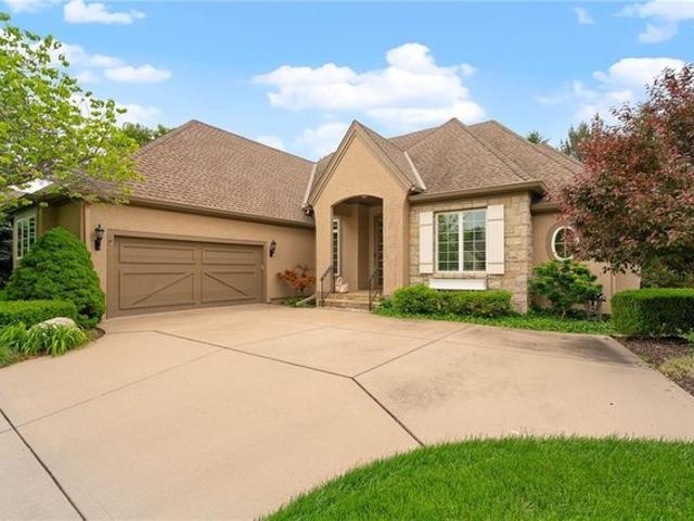 5405 W 141st Ter, Leawood, KS 66224