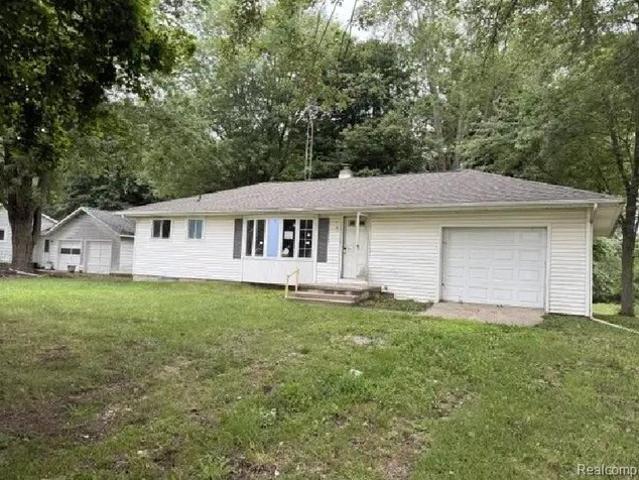 5407 Oak Grove Rd, Howell, MI 48855