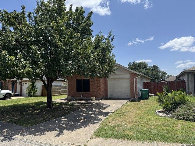 5407 Champions Hill Dr, San Antonio, TX 78233