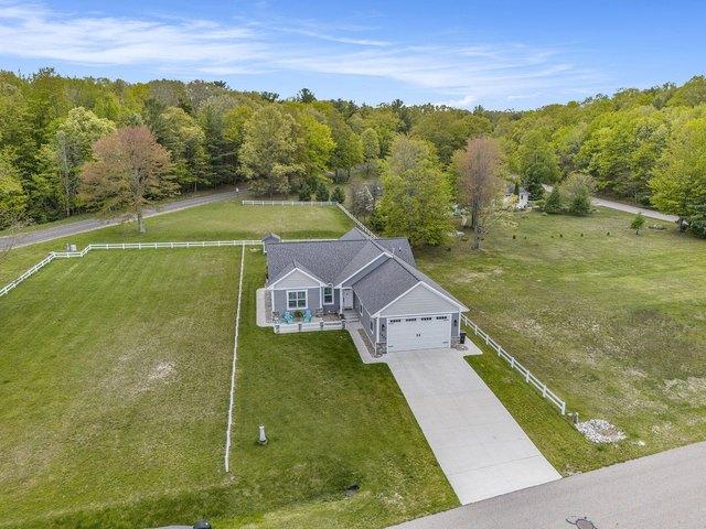 5407 W Sioux Rd, Pentwater, MI 49449