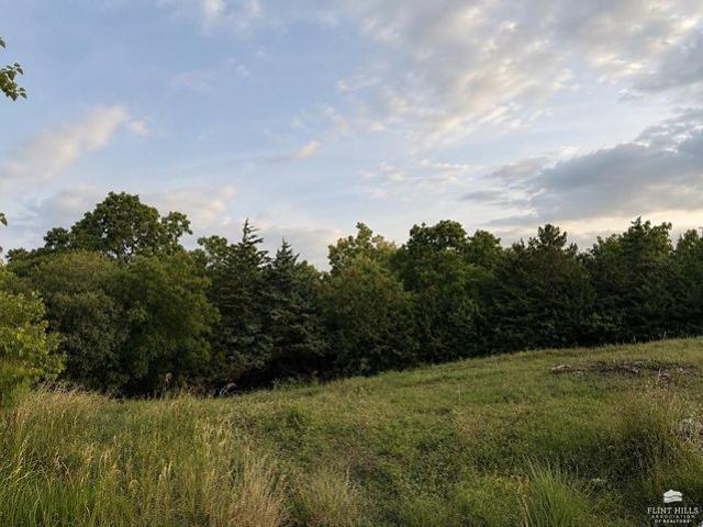5408 Lansdowne Cir, Manhattan, KS 66503