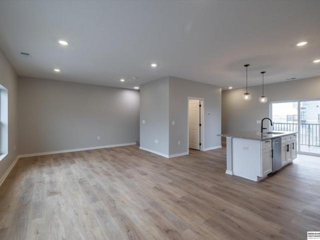 5408 S 207 Ct, Elkhorn, NE 68022