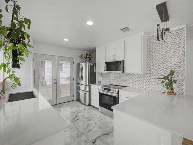 5409 Sun Valley Dr, Fort Worth, TX 76119