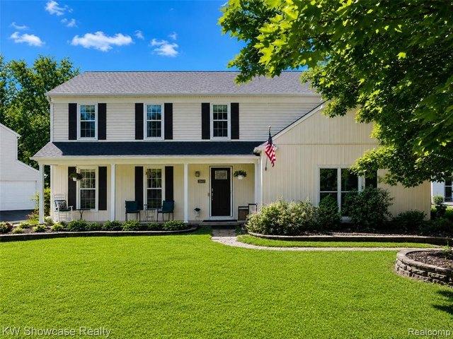 5409 S Piccadilly, West Bloomfield Township, MI 48322