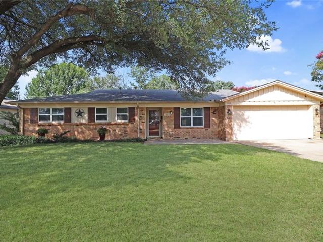 5409 Topper Dr, North Richland Hills, TX 76180