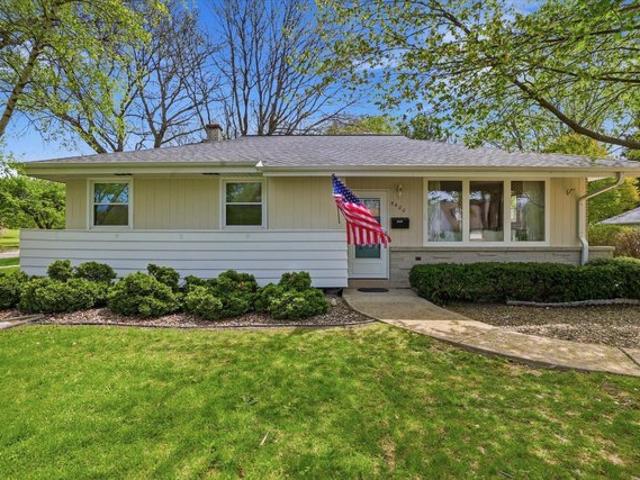 5400 Mansfield Dr, Greendale, WI 53129