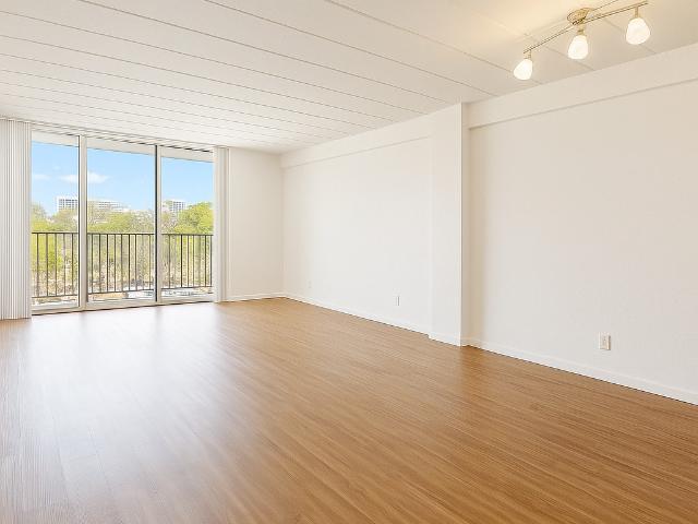 5400 Memorial Dr, Unit 402, Houston, TX 77007 | MLS #91708 | Compass